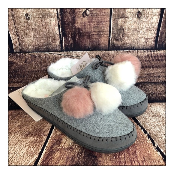 Chinese Laundry | Shoes | Chinese Laundry Faux Fur Felt Pom Pom ...